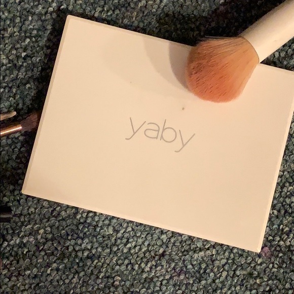 yaby | Makeup | Yaby World Of Pearl Paints 4 Eyeshadow Palette | Poshmark